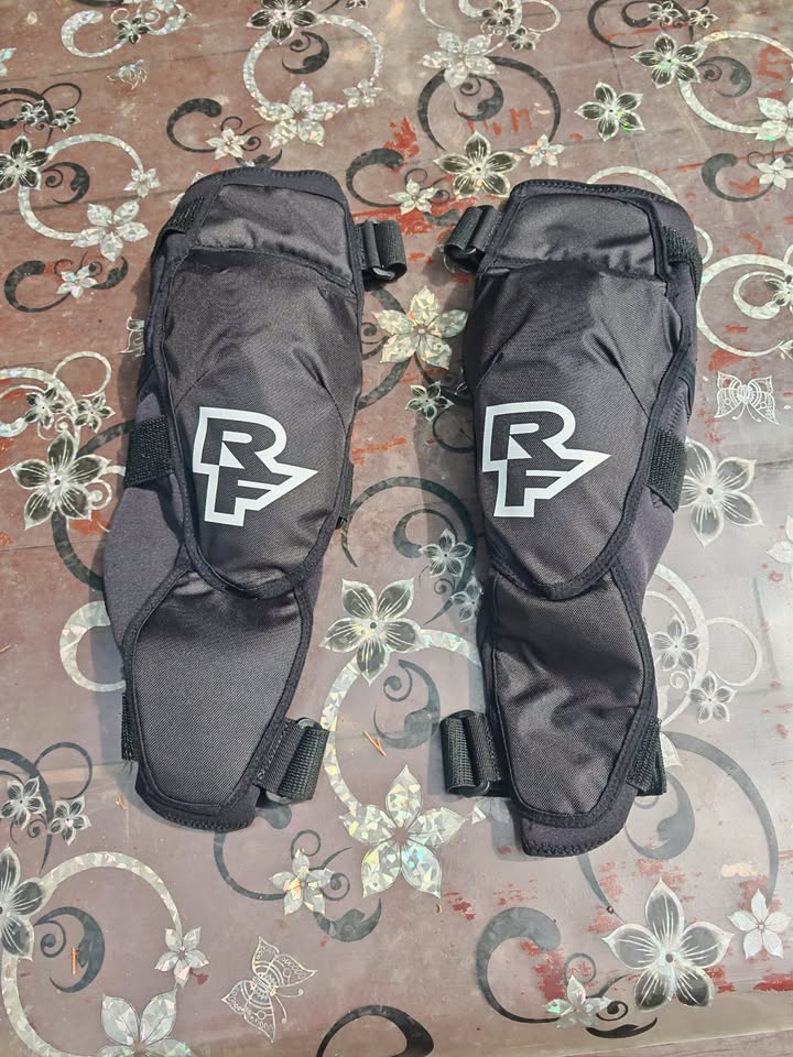 Race Face Ambush Leg Protector - Bringakereső